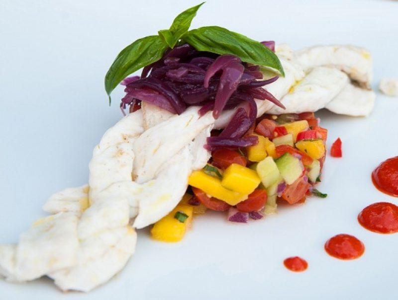 Reteta saptamanii: Lup de mare gatit la aburi aromatizati cu tartar de ...