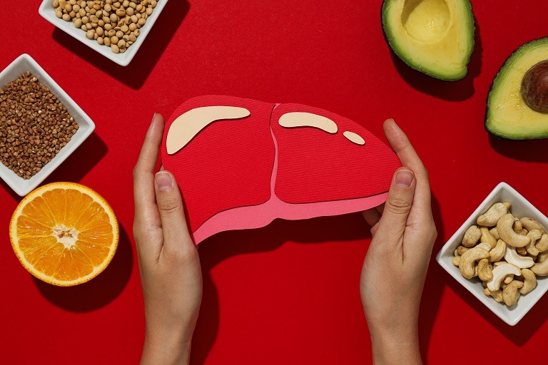 Regim alimentar pentru ficat mărit – alimente permise și restricții